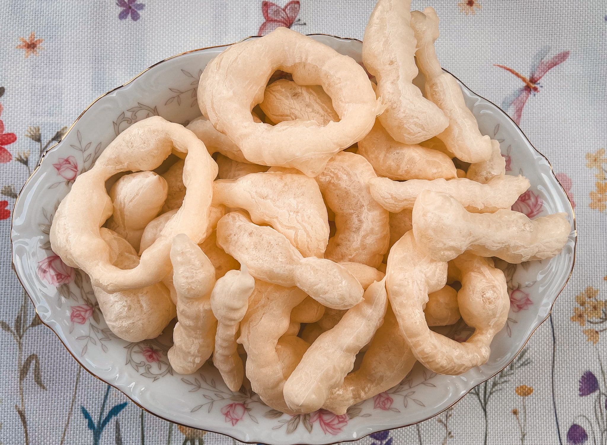 Brazilian Crispy Puffs (Biscoito de Polvilho) - Tasty Recollections